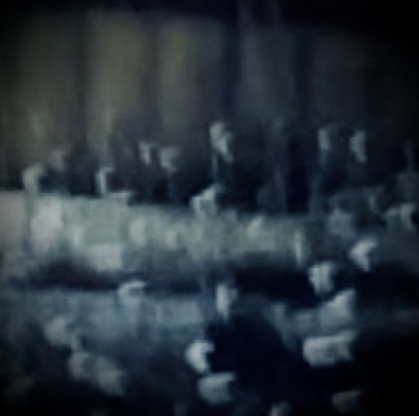 In der Tiefe - This Water runs East